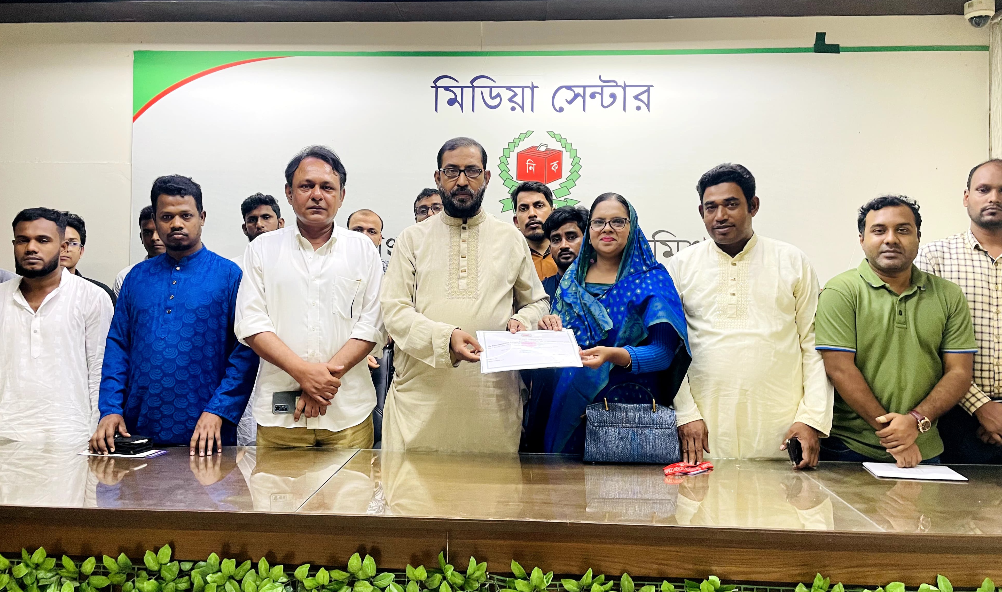 নিবন্ধন পেল ‘বাংলাদেশ লেবার পার্টি’, প্রতীক আনারস